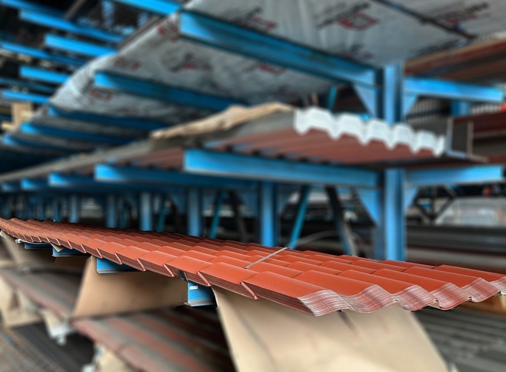 Galvateja Plus Roja Ternium Cal. 26 | Lámina Tipo Teja 1.22 m - AM Aceros